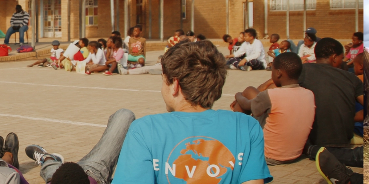 10 reasons to travel with Envoys